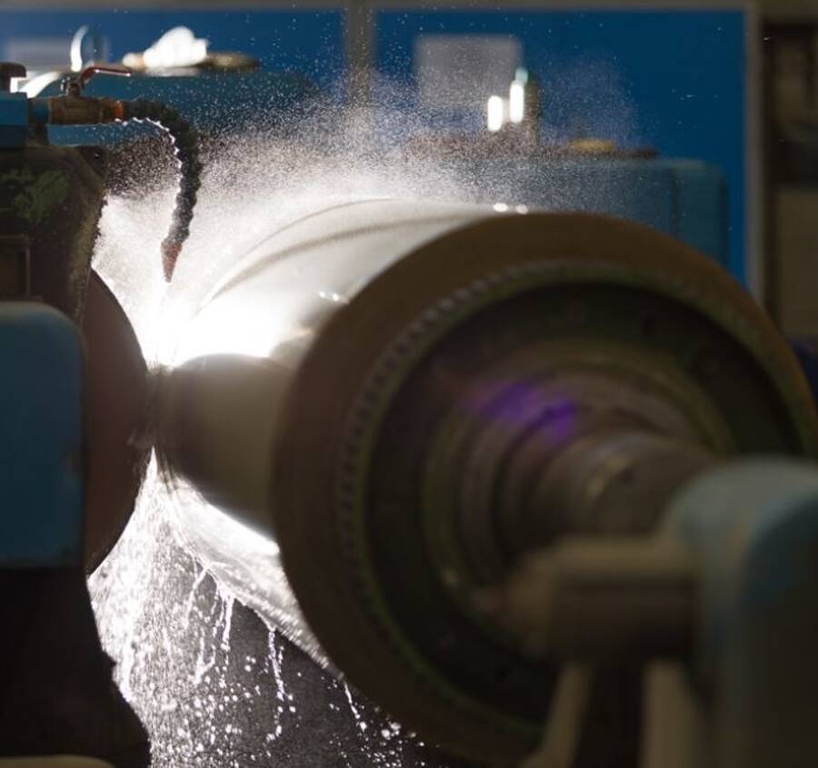 Precision roller grinding - Hannecard Rollercoatings