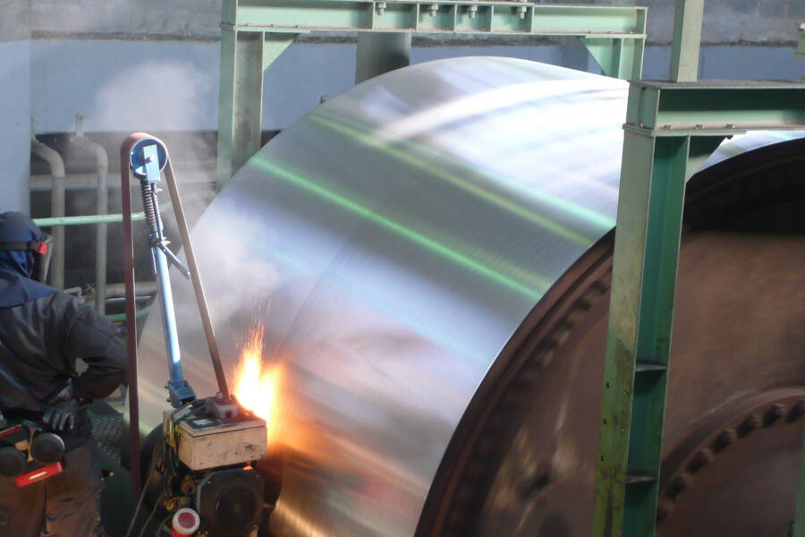 Roll covering & grinding - Hannecard Rollercoatings